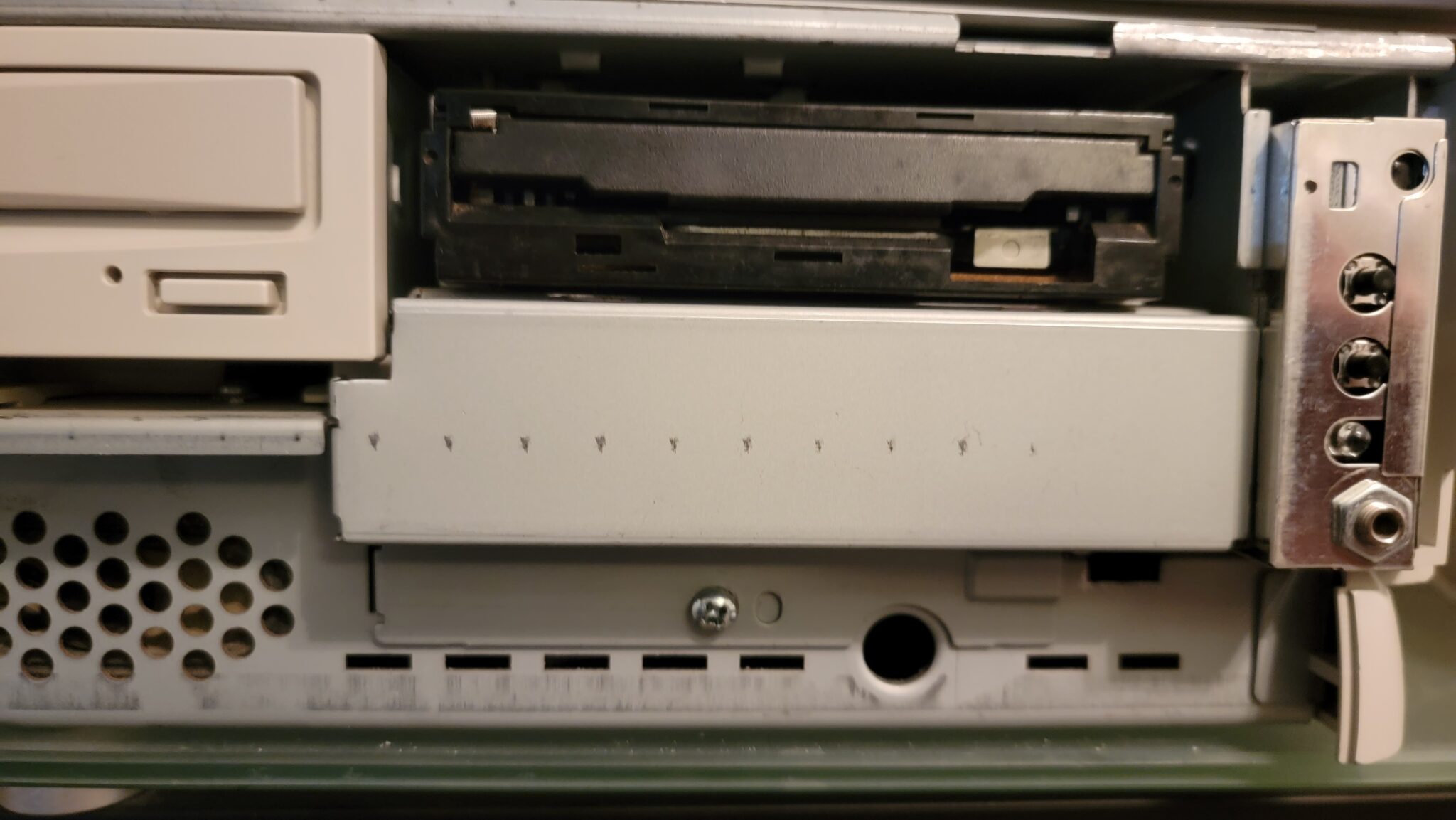 Apple Macintosh Performa Restoration – Kennett Classic